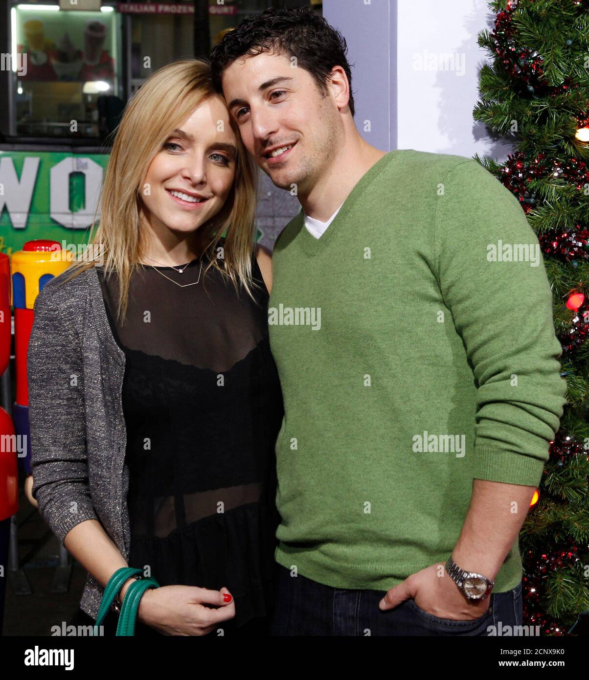 Jason biggs and wife jenny hi-res stock photography and images - Alamy