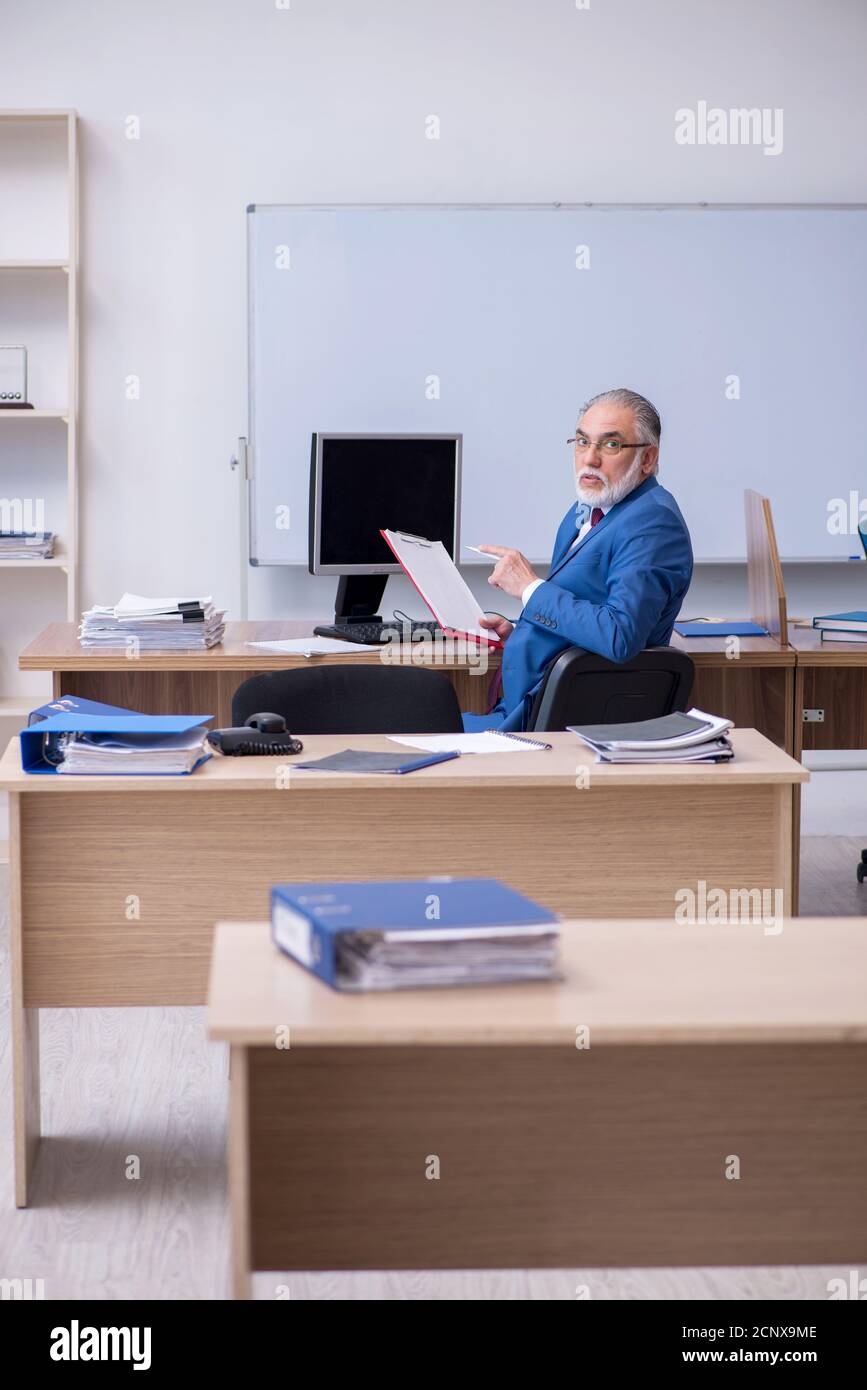 Male boss employee working in the office Stock Photo - Alamy