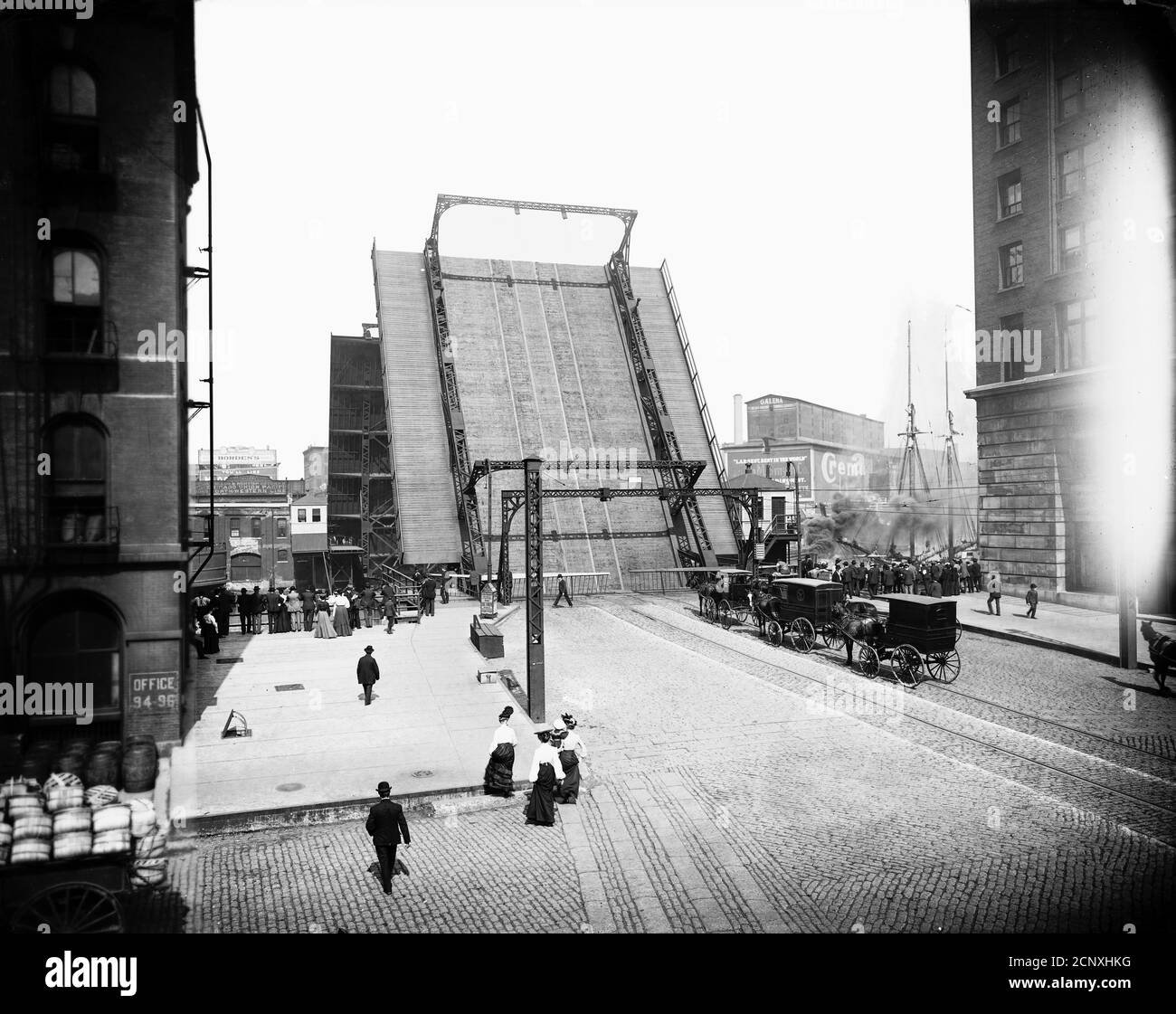 State street bridge chicago hi-res stock photography and images - Alamy