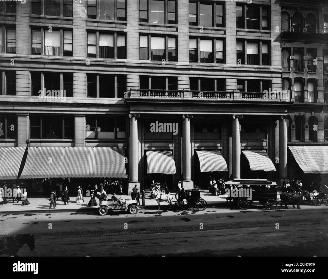 Marshall field and company building hi-res stock photography and images ...
