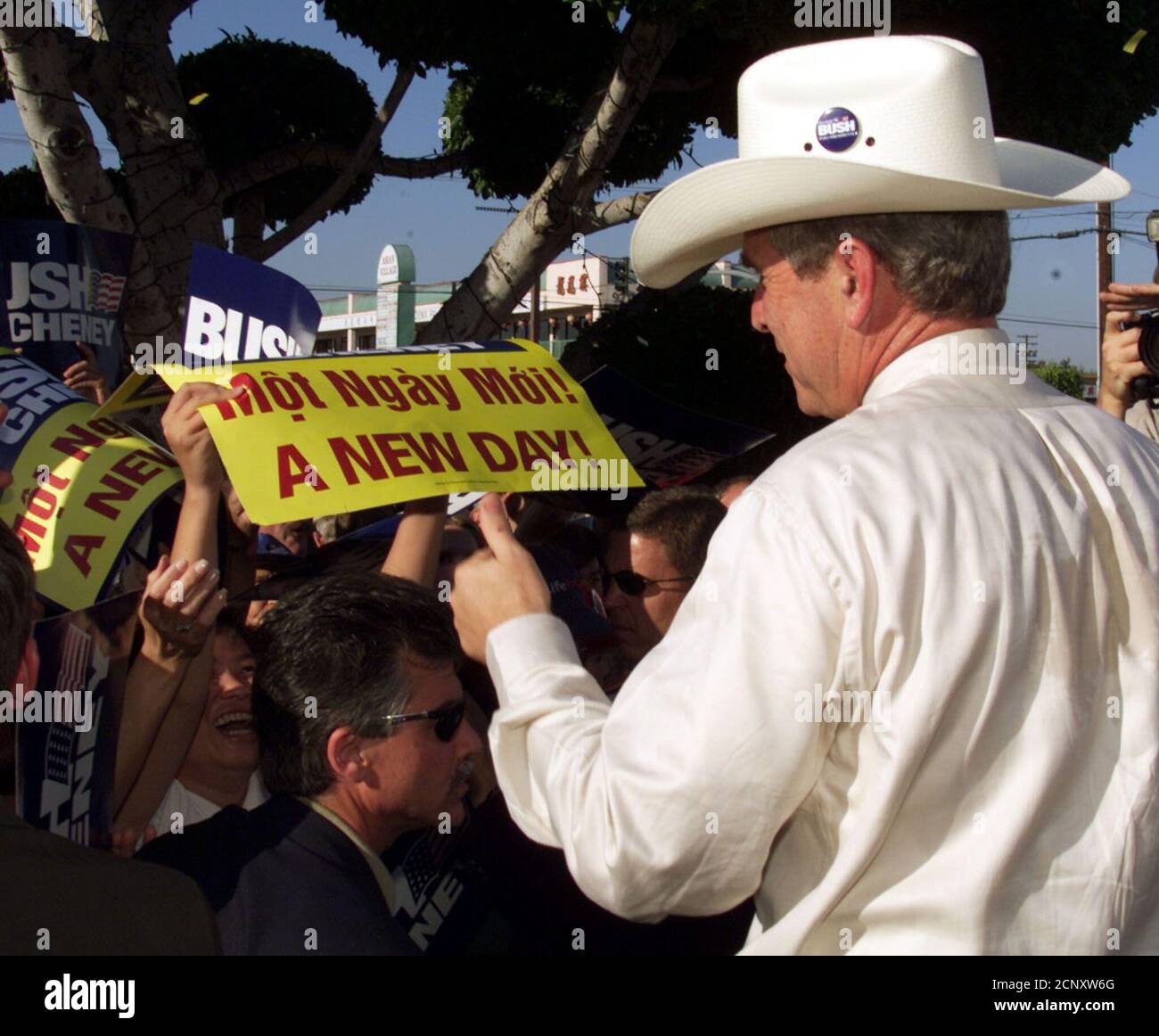 George w bush wearing cowboy hat hi-res stock photography and images ...