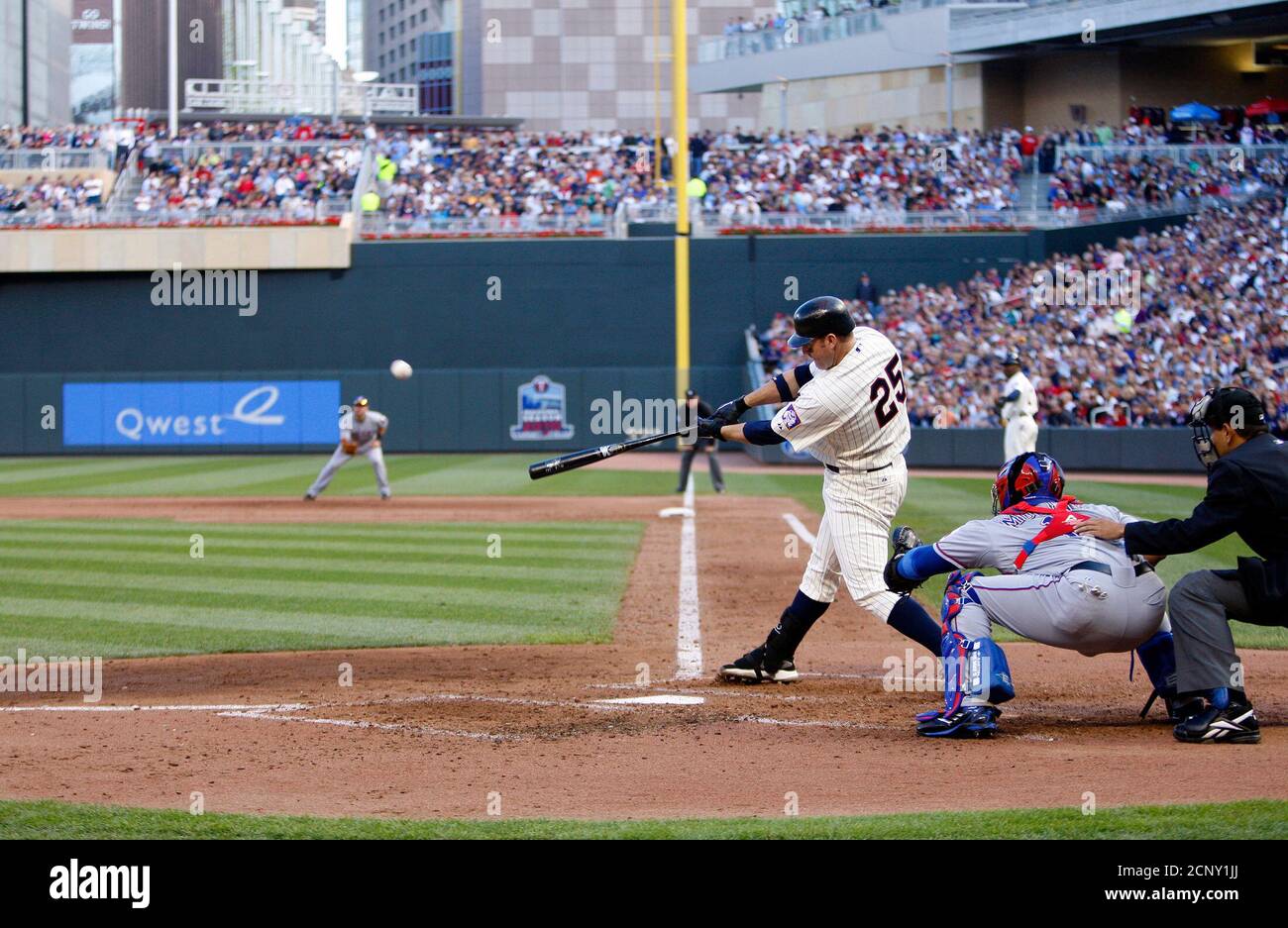 Jim lewis twins hi-res stock photography and images - Alamy