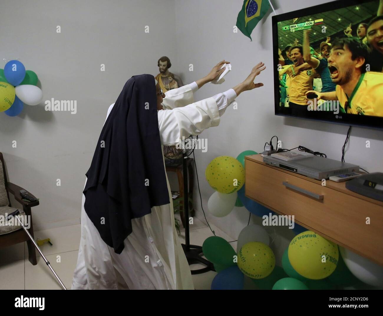 Enclosed nun hi-res stock photography and images - Alamy