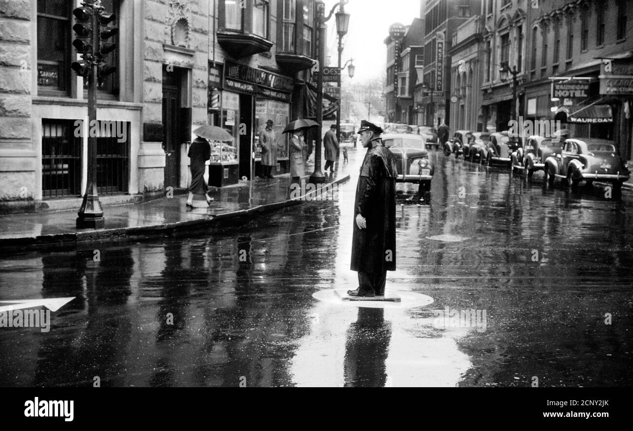 Traffic directing rain hi-res stock photography and images - Alamy