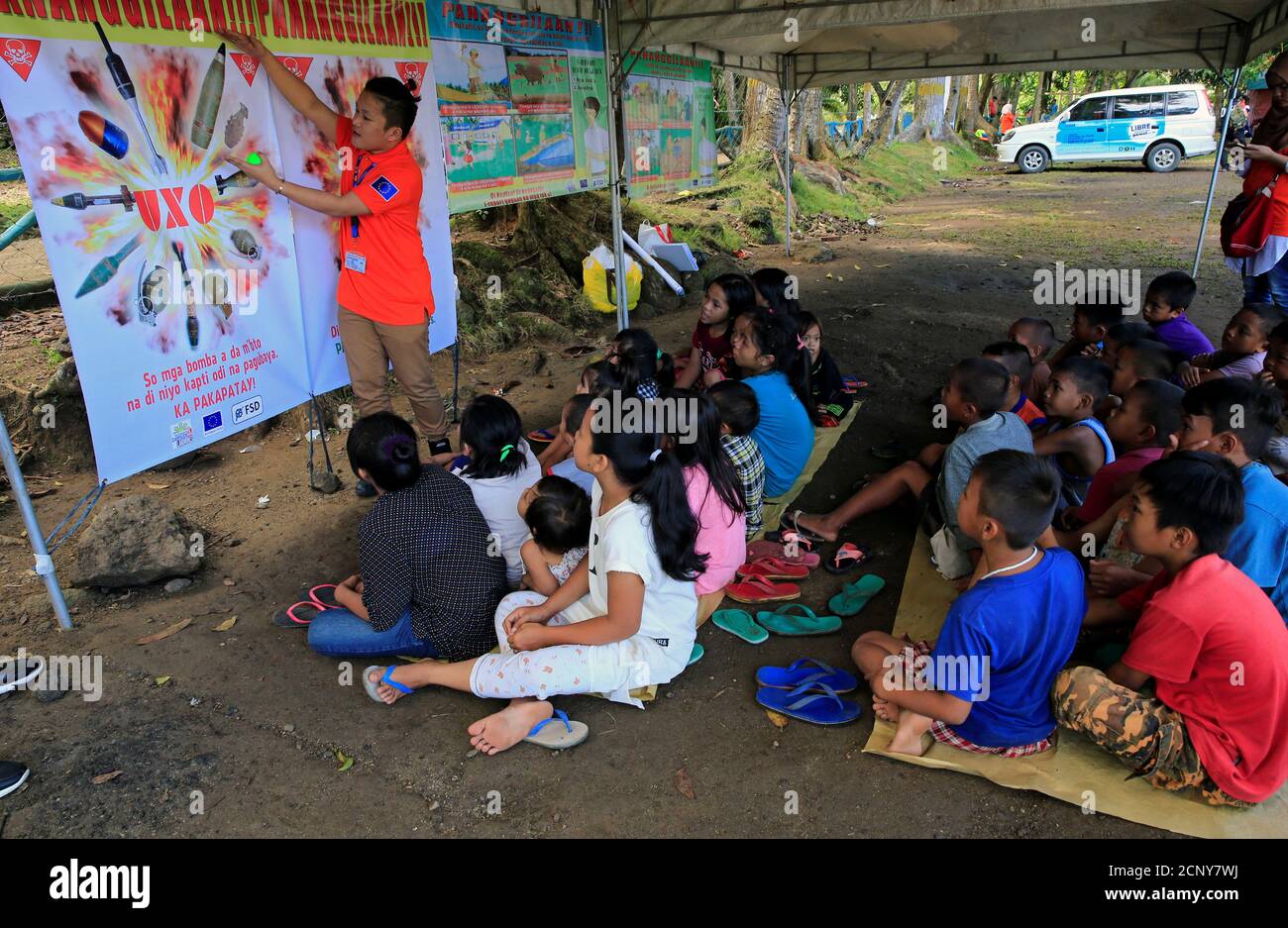 Evacuation of children poster hi-res stock photography and images - Alamy