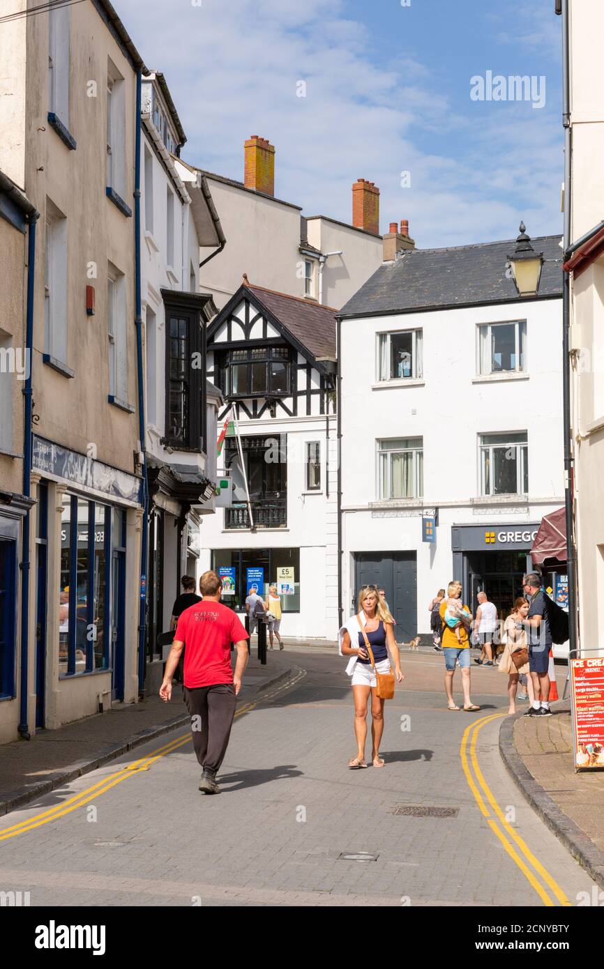 Tenby street hi-res stock photography and images - Alamy