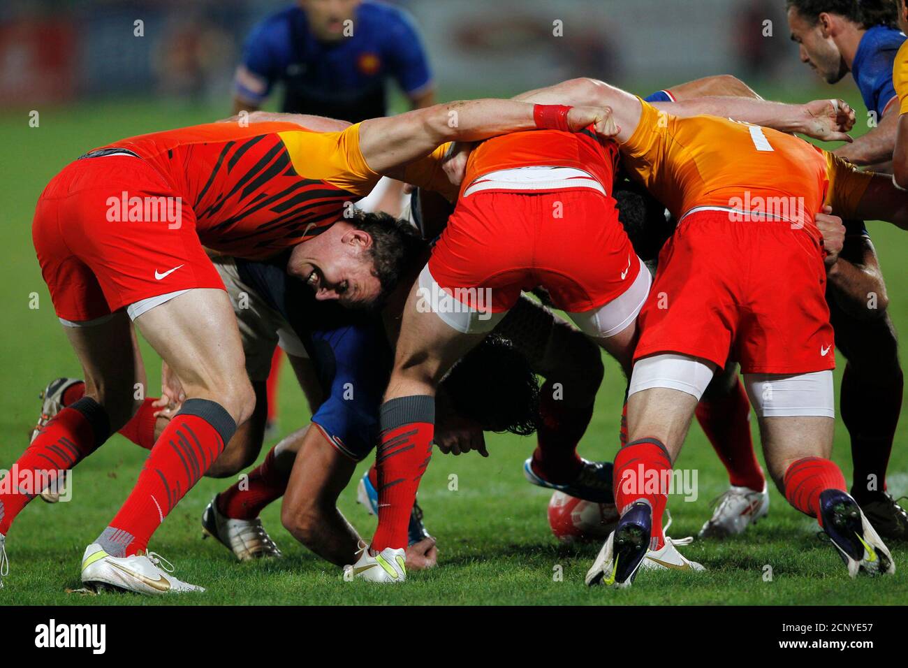Rugby sevens scrum hi-res stock photography and images - Alamy