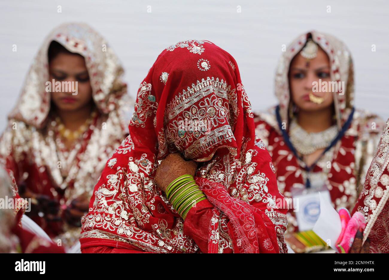 Indian wedding couples dress hi-res stock photography and images - Alamy