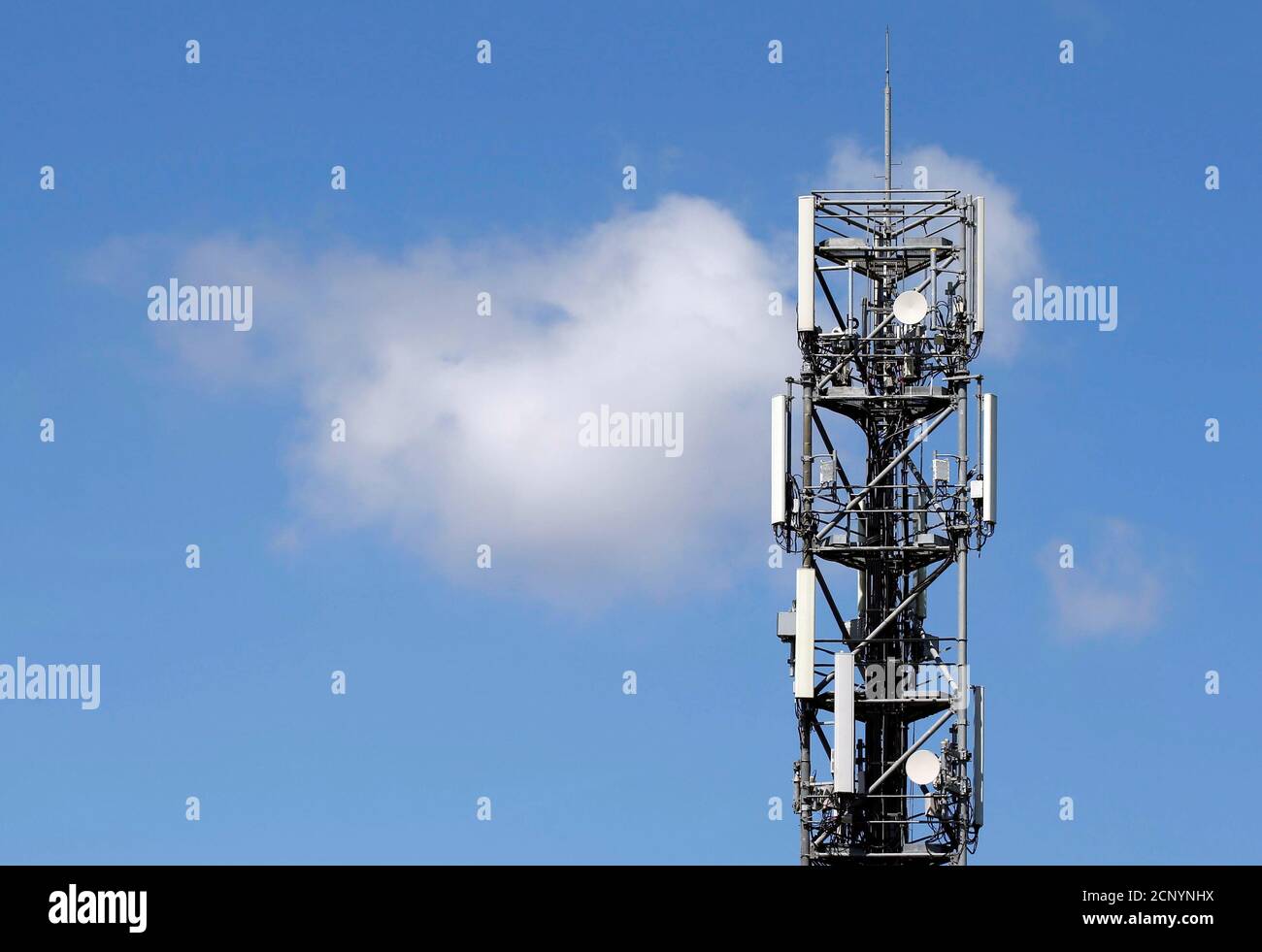 Mobile phone relays hi-res stock photography and images - Alamy