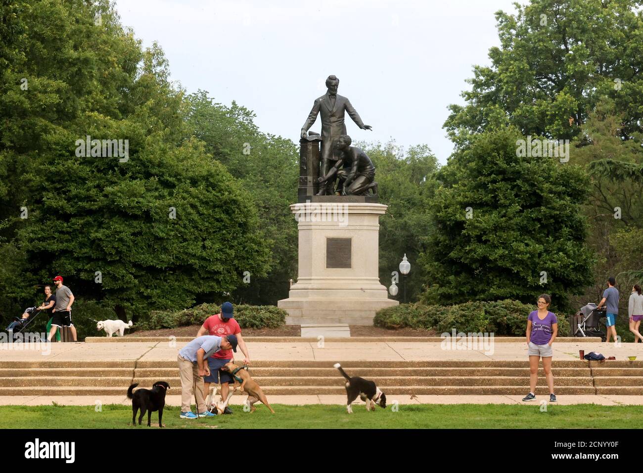 Emancipation memorial lincoln slave hi-res stock photography and images ...