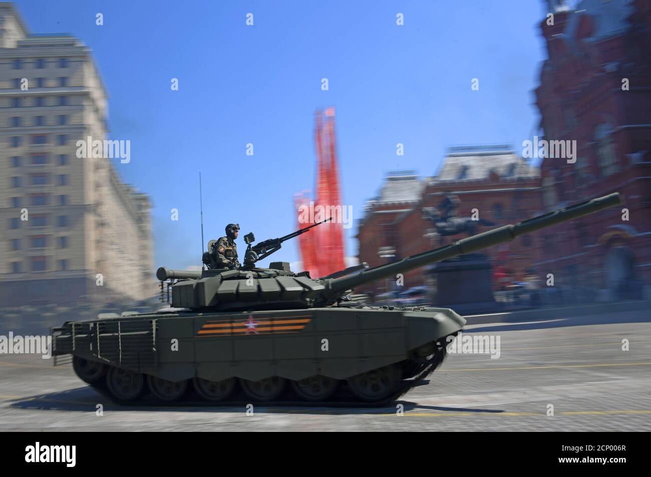 T 72 main battle tank hi-res stock photography and images - Alamy