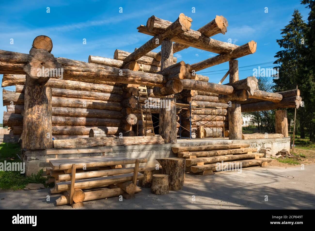 Construction of a wooden house from huge trees Stock Photo - Alamy