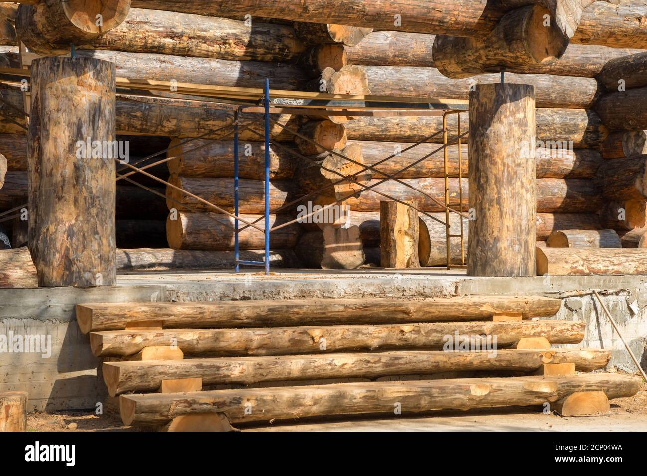Construction of a wooden house from huge trees Stock Photo - Alamy