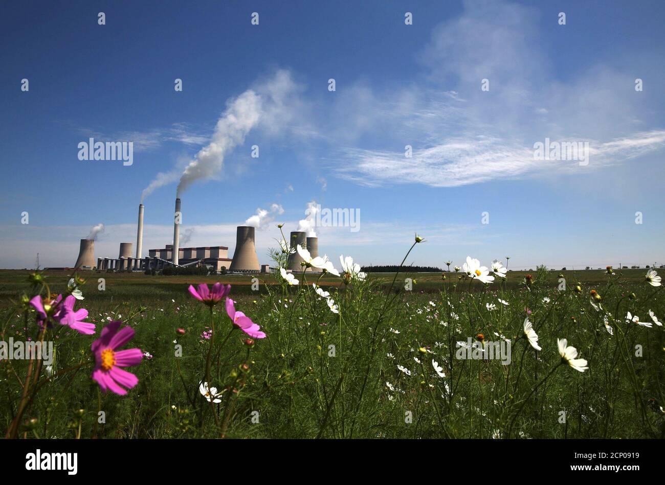 Power station south africa tutuka hi-res stock photography and images ...