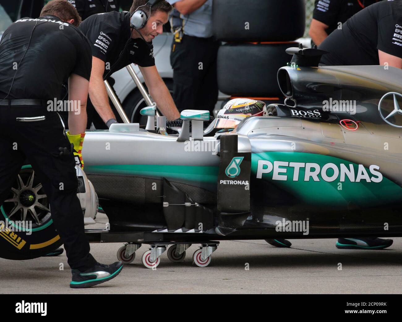 Mercedes f1 team hi-res stock photography and images - Alamy