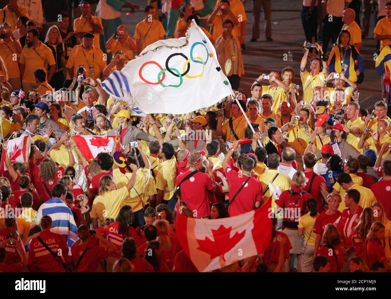 Athens olympic games 2004 closing ceremony hi-res stock photography and ...