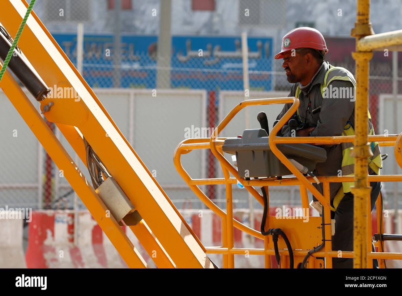 Riyadh saudi arabia construction site hi-res stock photography and ...