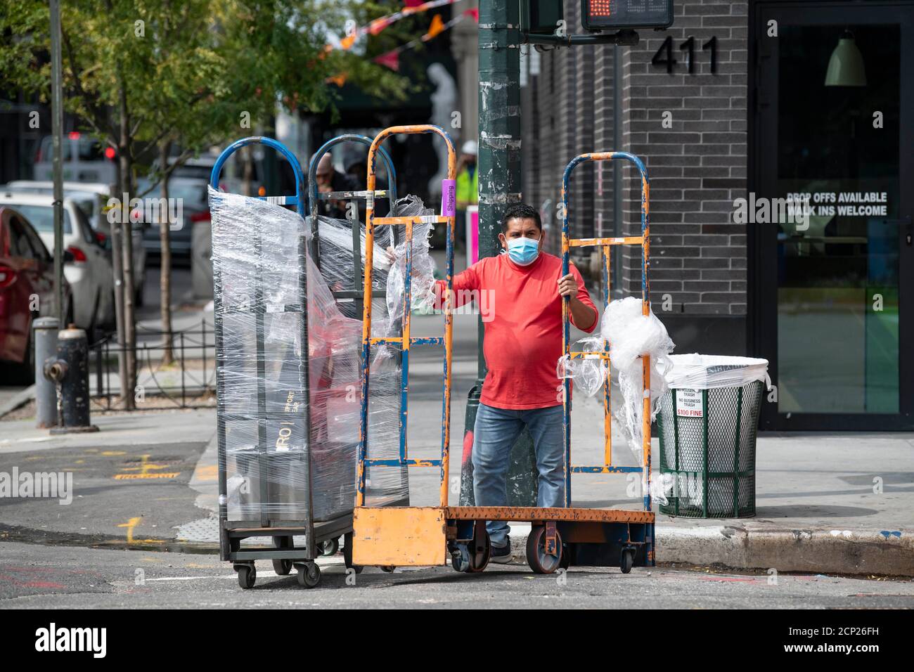 Man wearing ppe hi-res stock photography and images - Alamy