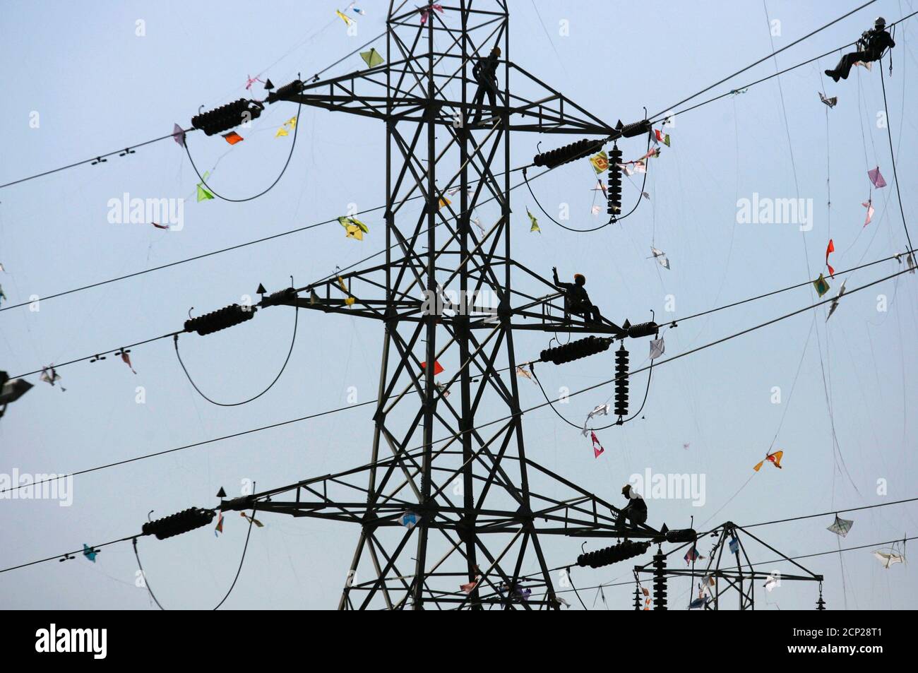 Electricity cable kite hi-res stock photography and images - Alamy