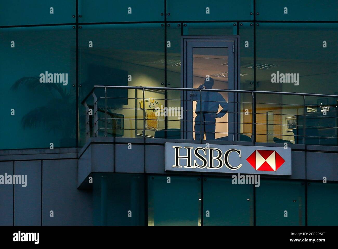 Hsbc mobile banking hi-res stock photography and images - Alamy