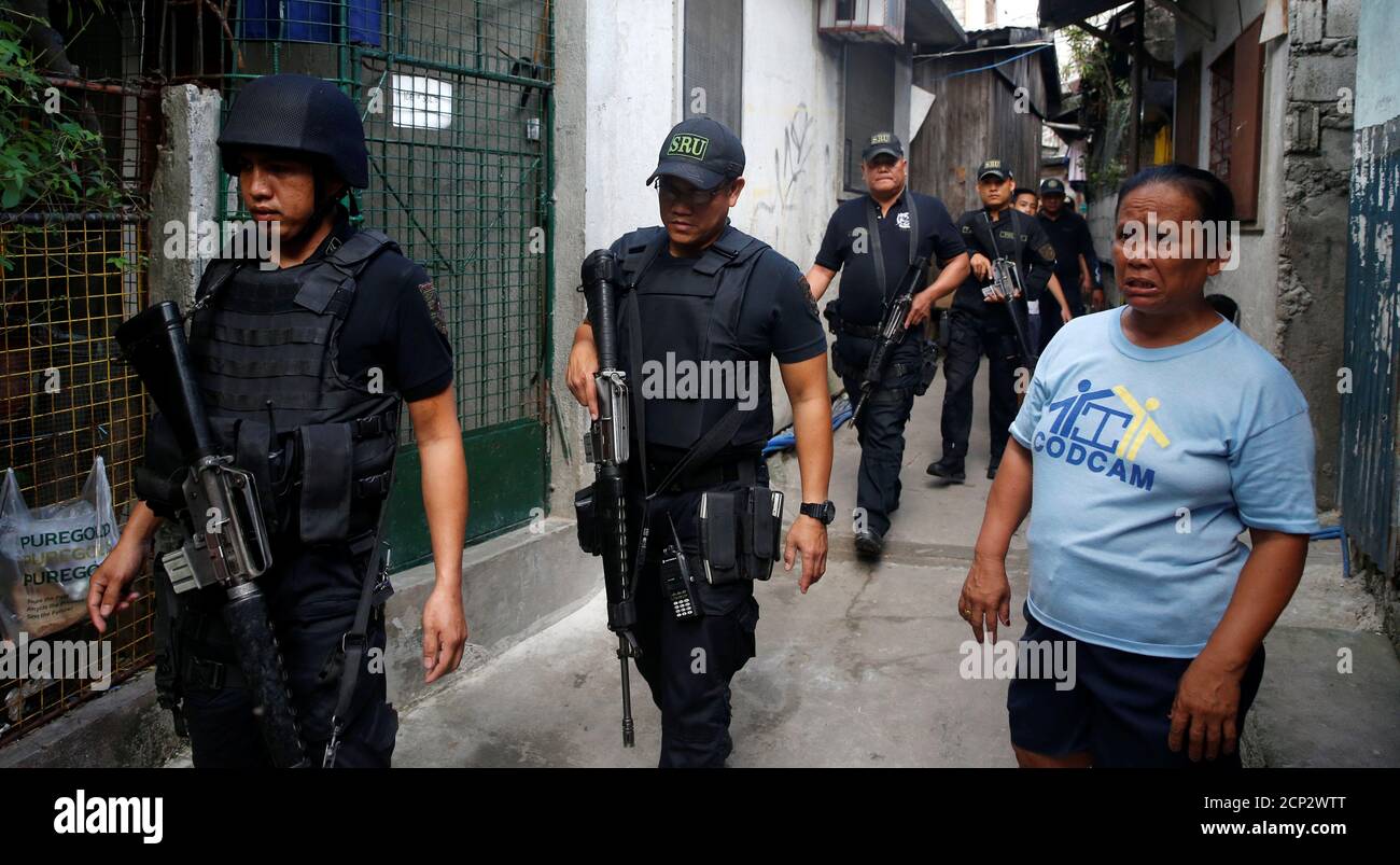 Swat operation hi-res stock photography and images - Alamy