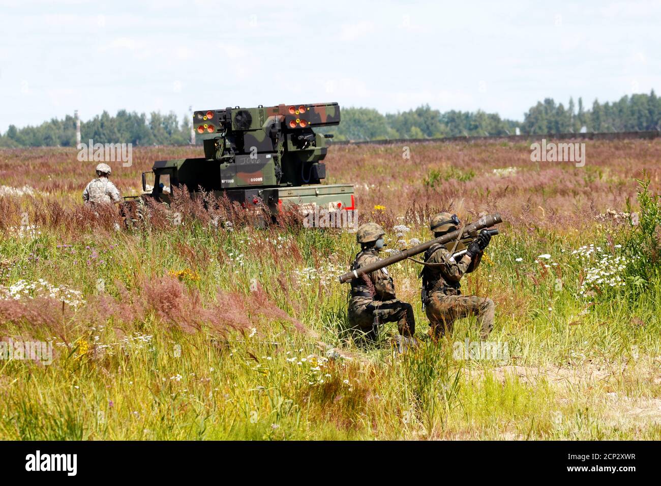 Man portable air defence system hi-res stock photography and images - Alamy