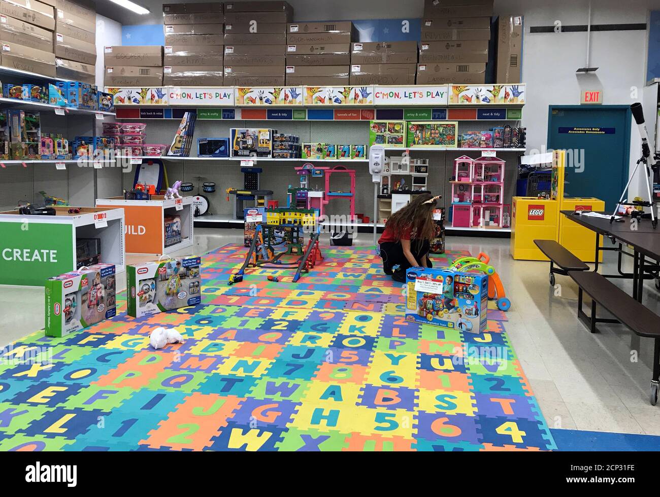 Inside toys r us hi-res stock photography and images - Alamy