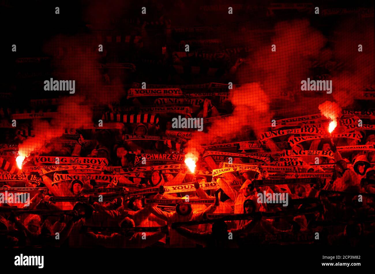 Old trafford young fans stadium hi-res stock photography and images - Alamy