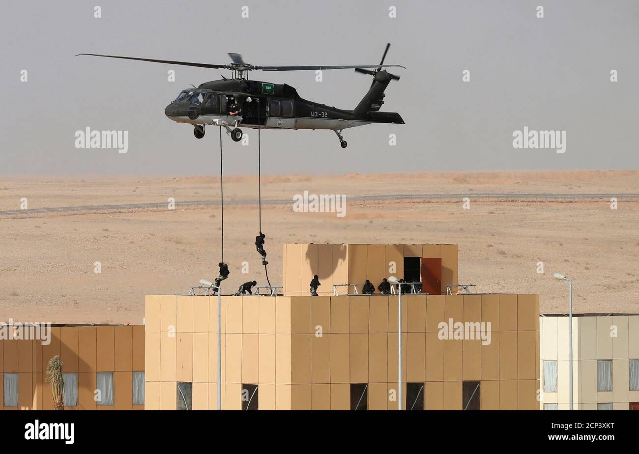Saudi military helicopter hi-res stock photography and images - Alamy