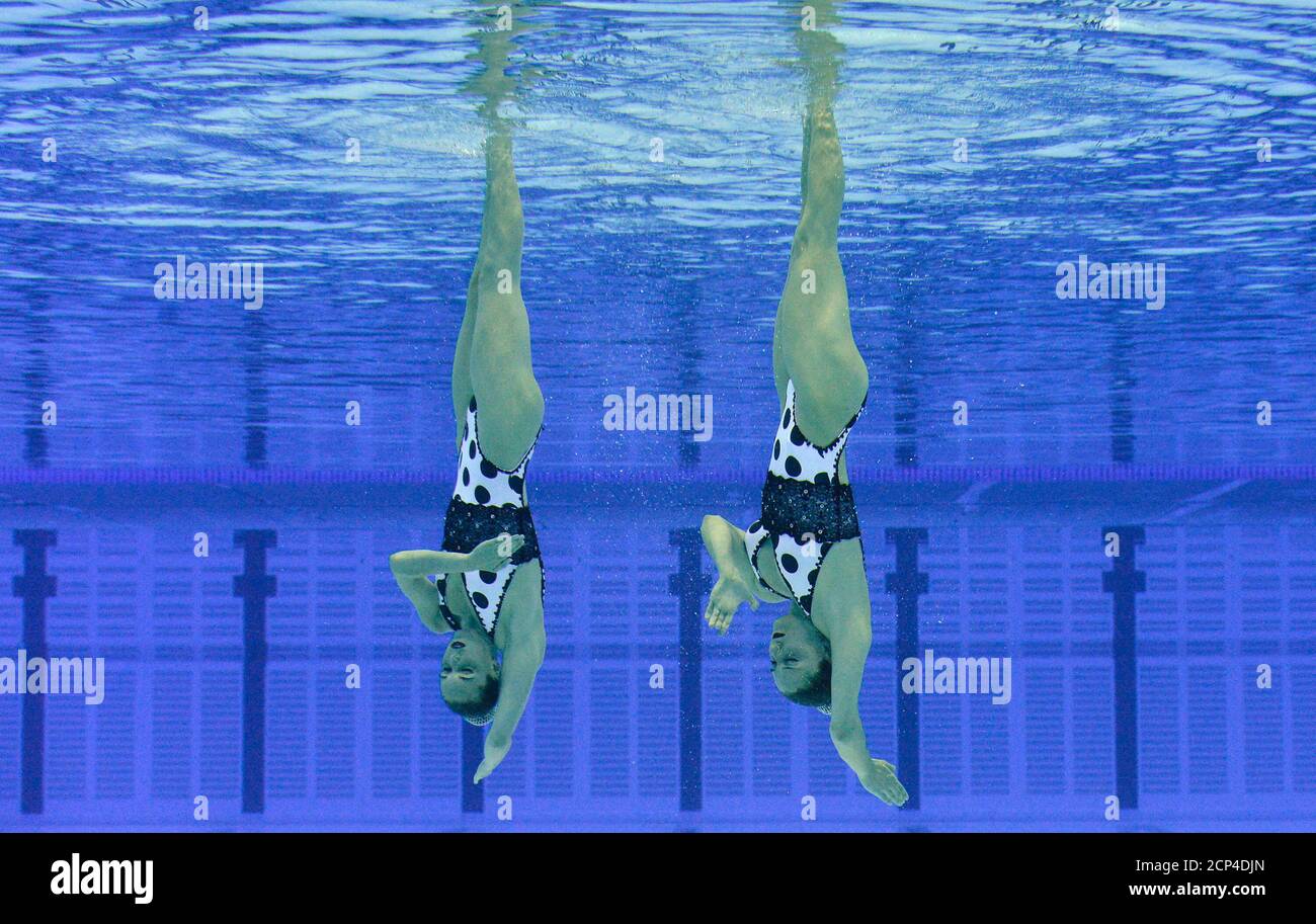 Synchronized swimming and olympics 2012 hi-res stock photography and ...