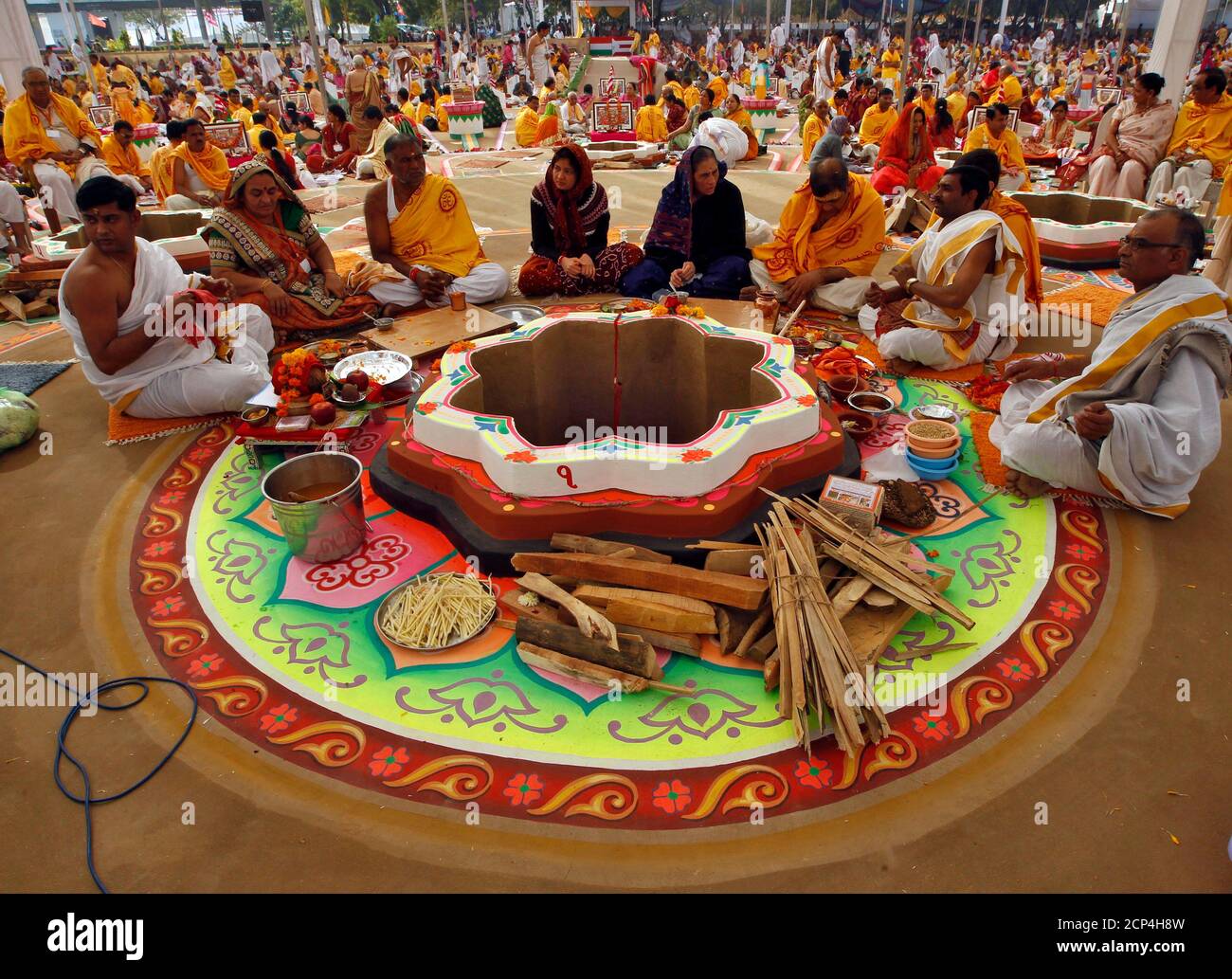 Havan kund hi-res stock photography and images - Alamy