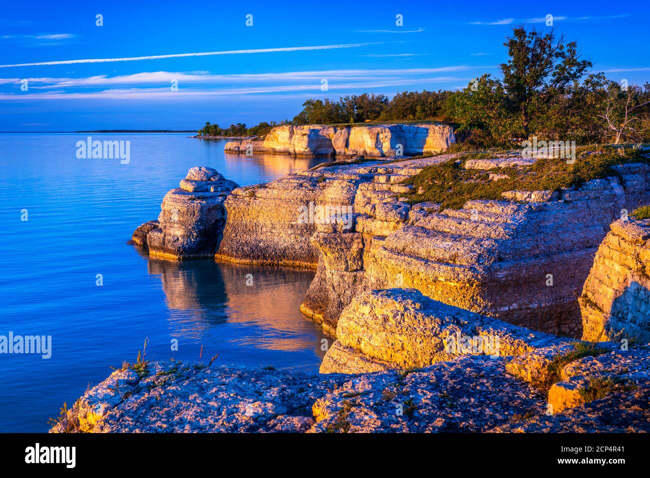 Limestone cliffs on Lake Manitoba at Steep Rock, Manitoba, Canada Stock ...