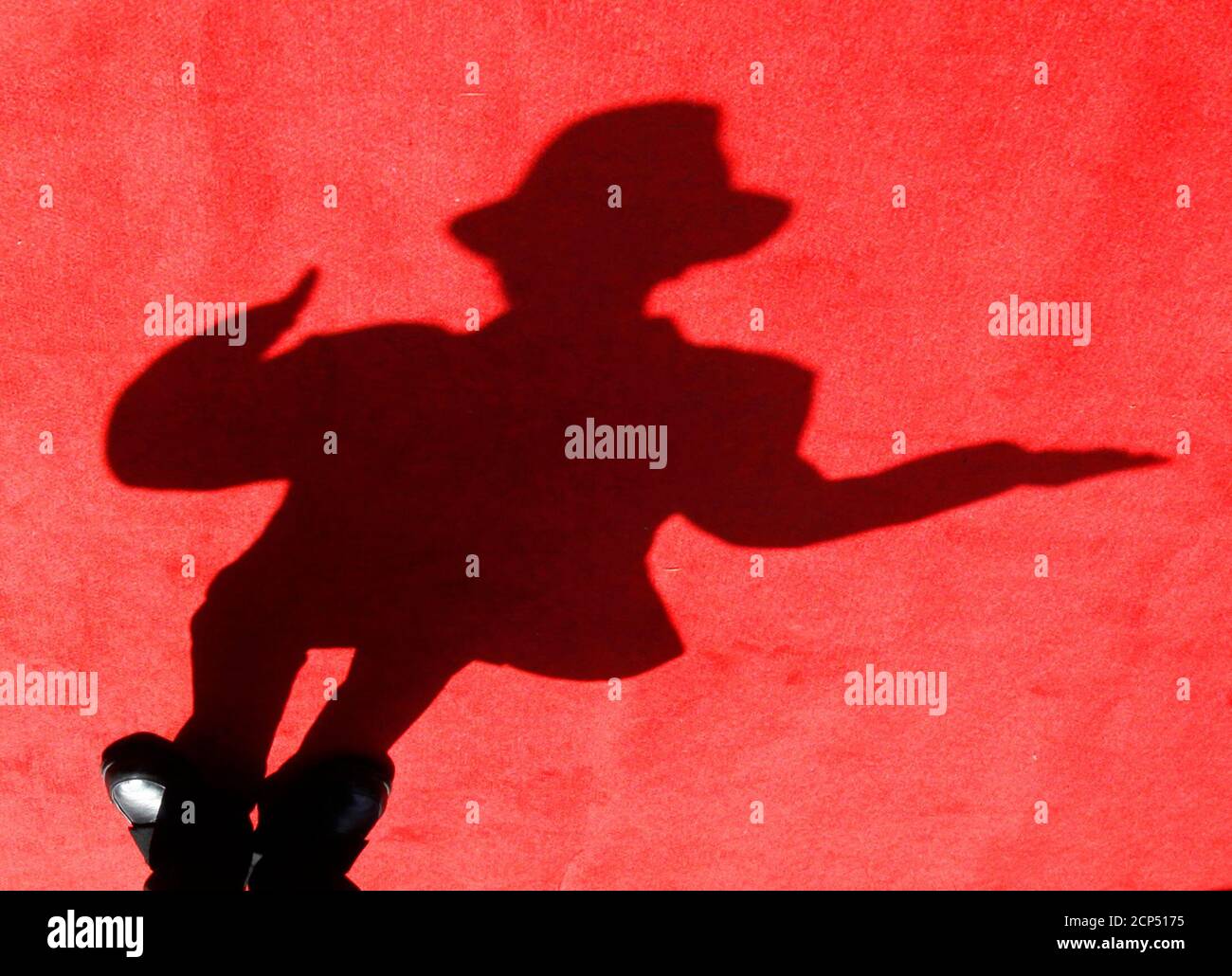 Dancer on red carpet hi-res stock photography and images - Alamy