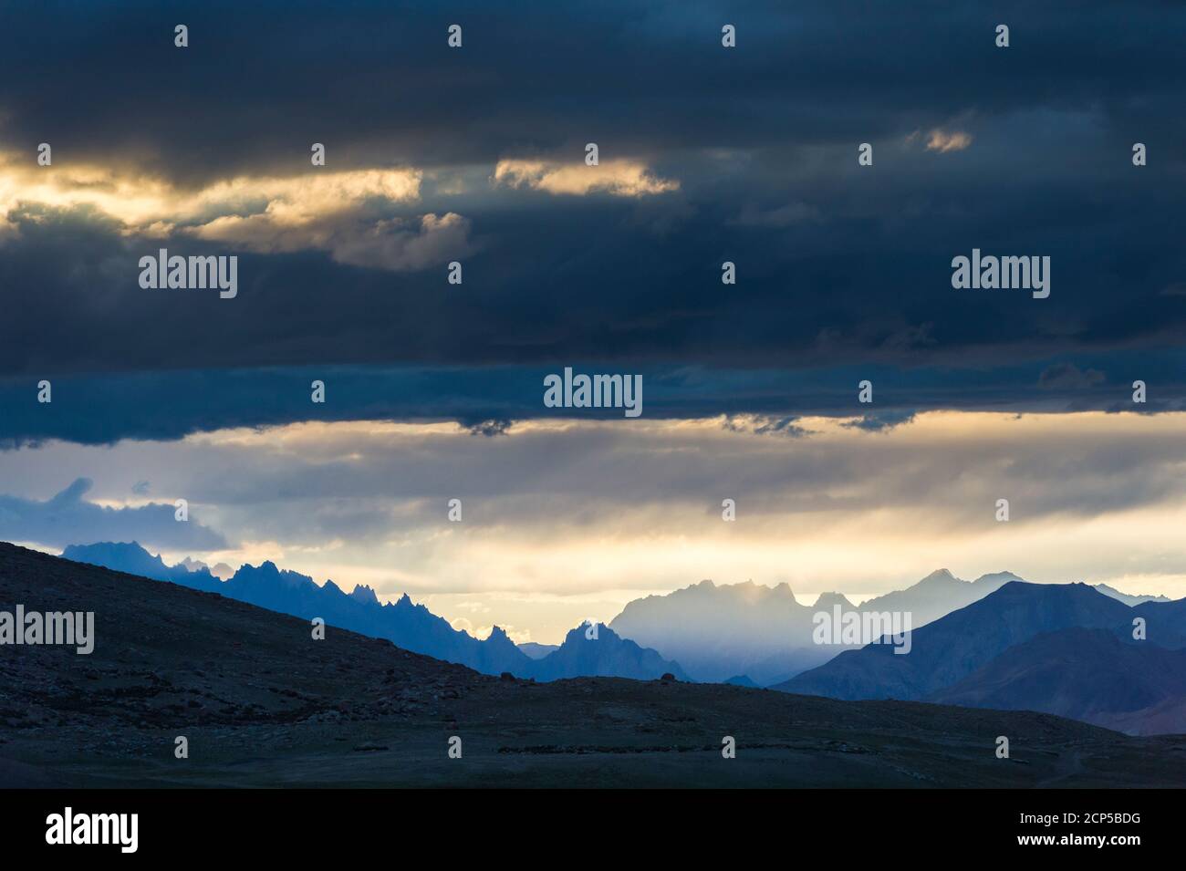 Landscape on the Markha Valley Trek Stock Photo - Alamy