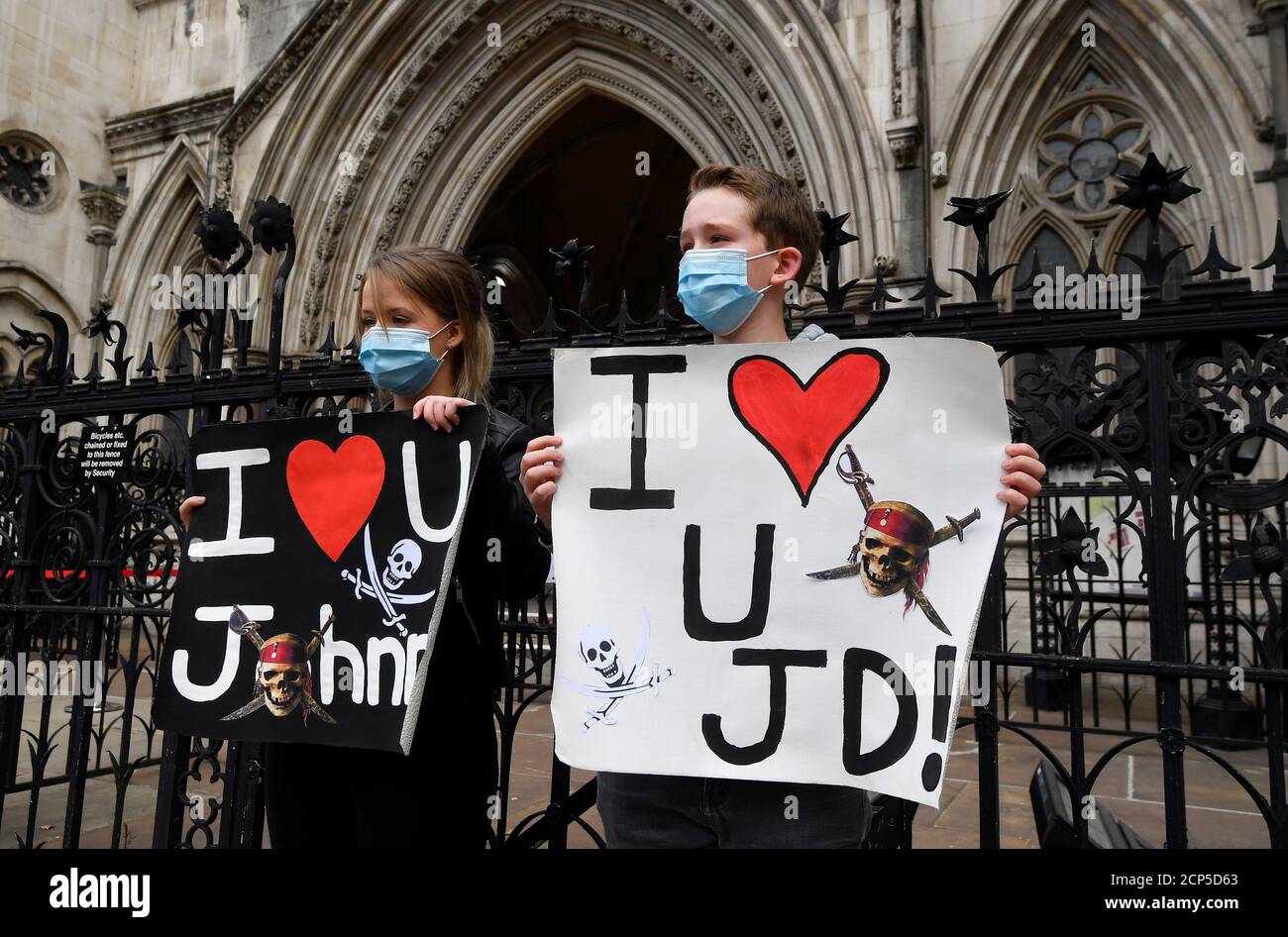 Johnny depp fans court hi-res stock photography and images - Alamy