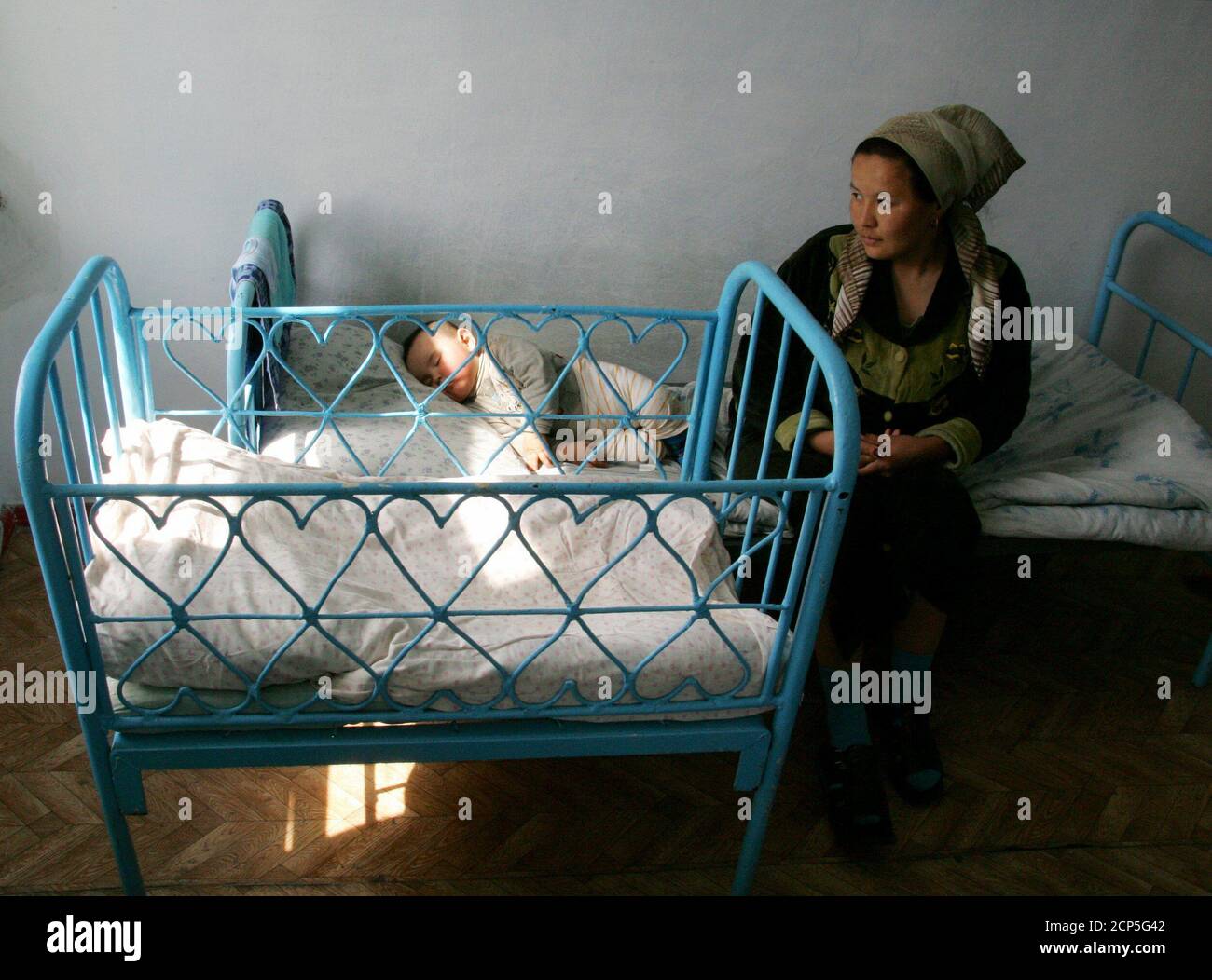 Medical with mother cot hi-res stock photography and images - Alamy