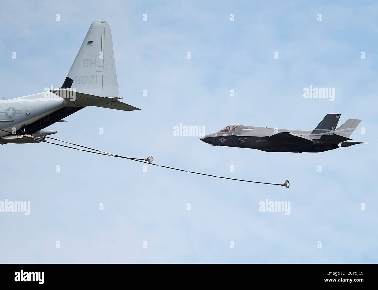 F 35b refuelling hi-res stock photography and images - Alamy