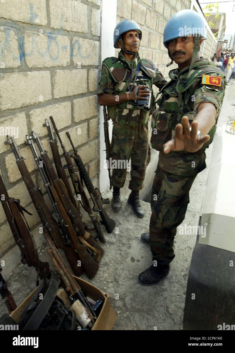 Blue helmet peacekeepers hi-res stock photography and images - Alamy