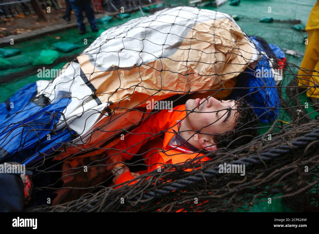 Snoopy giant balloon hi-res stock photography and images - Alamy
