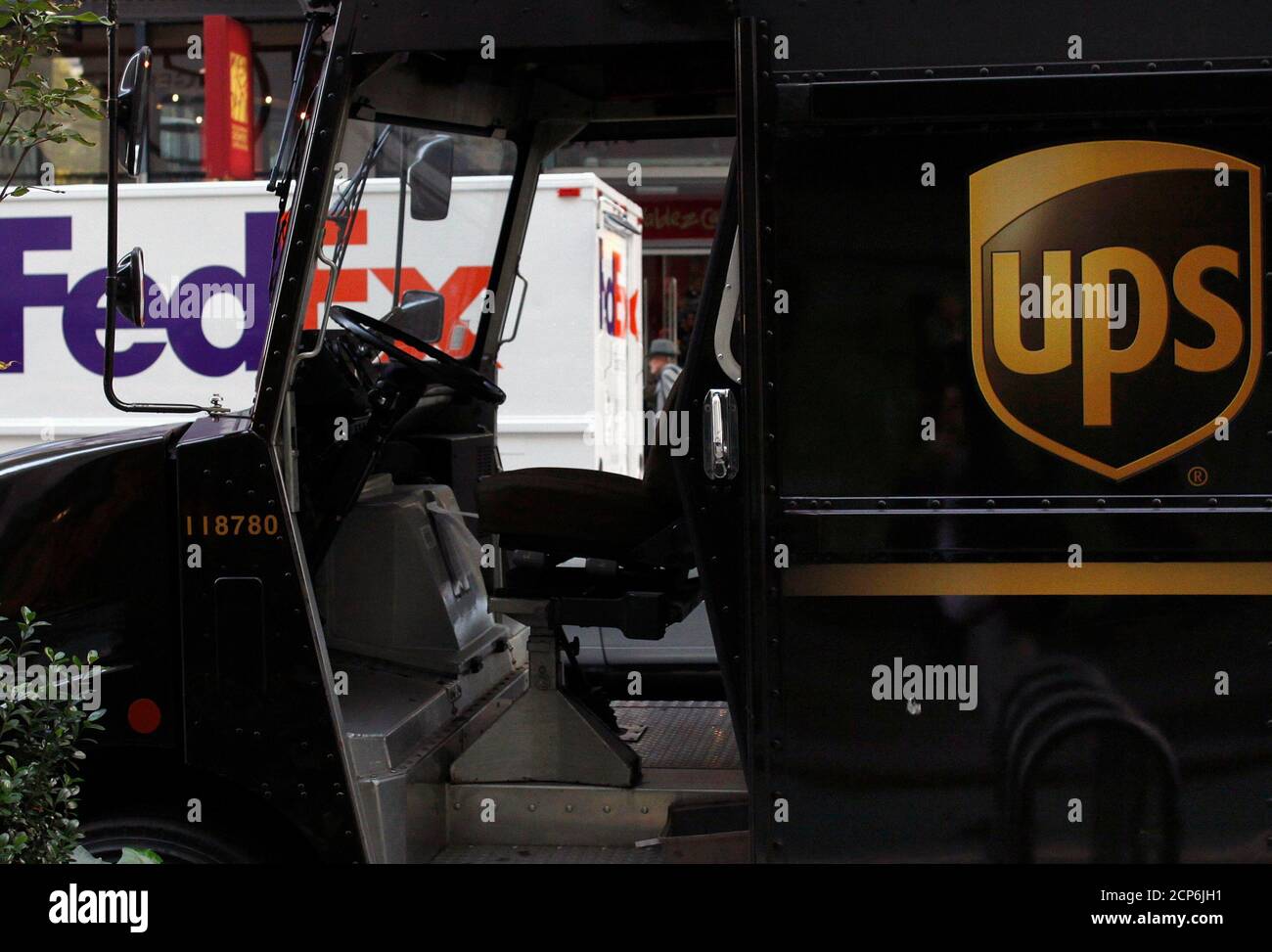 United parcel service inc ups hi-res stock photography and images - Alamy