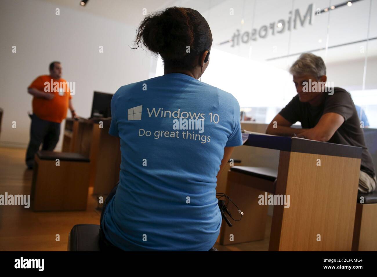 Microsoft windows 10 launch hi-res stock photography and images - Alamy
