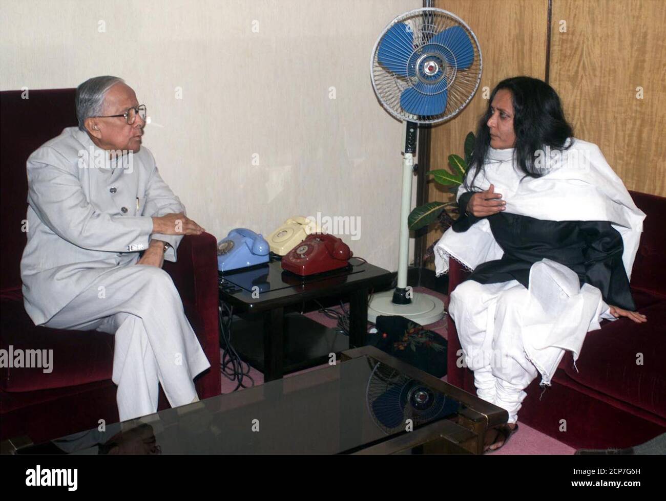 Fire deepa mehta hi-res stock photography and images - Alamy