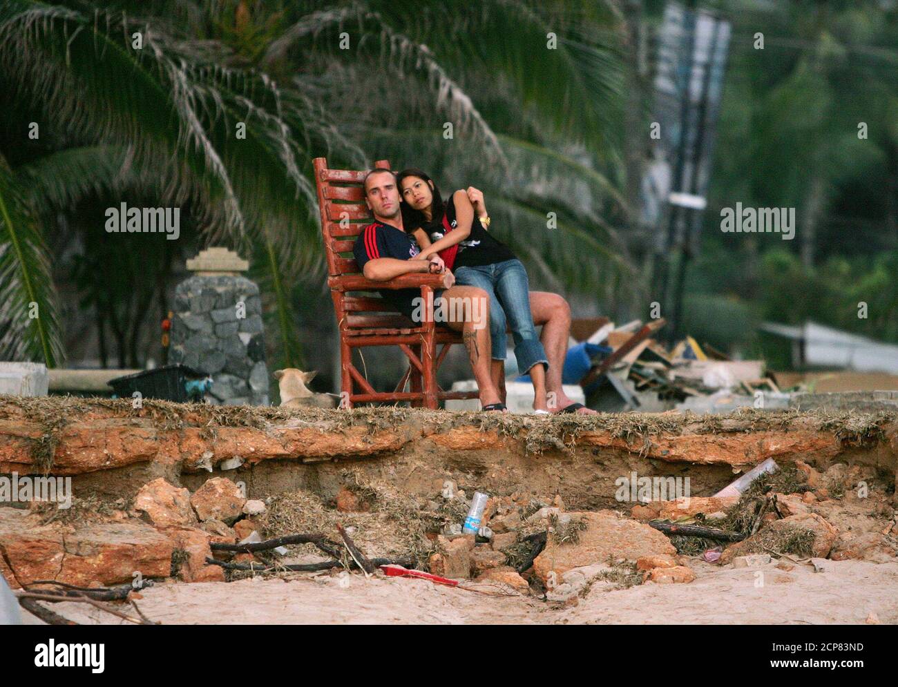 Dead bodies and beach hi-res stock photography and images - Alamy