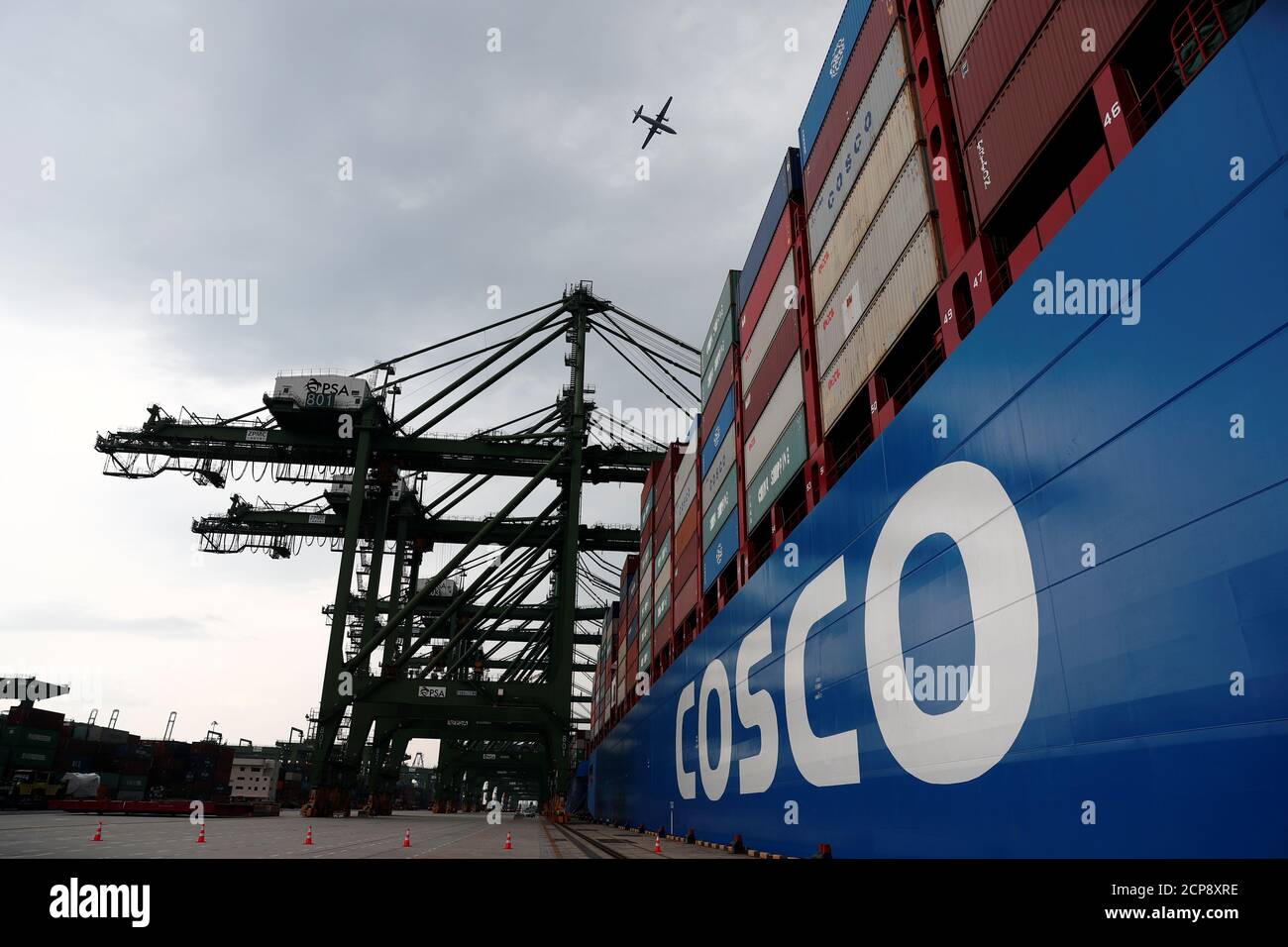 Cosco shipping vessel hi-res stock photography and images - Alamy