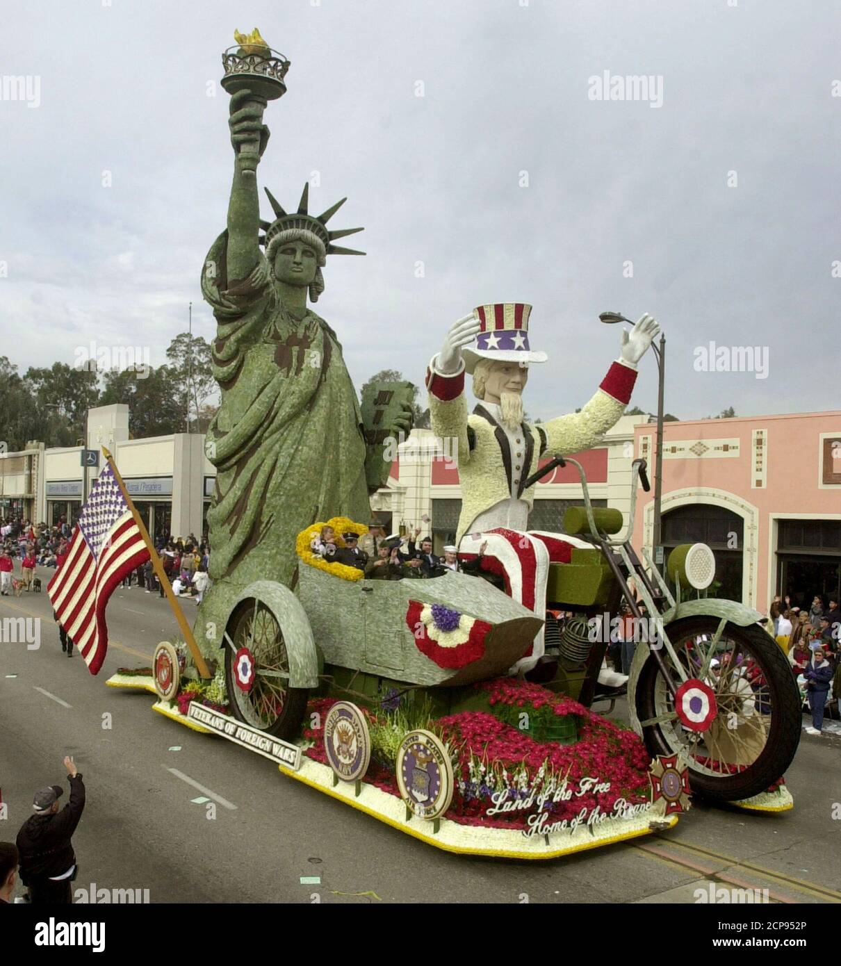 Uncle sam parade float hi-res stock photography and images - Alamy