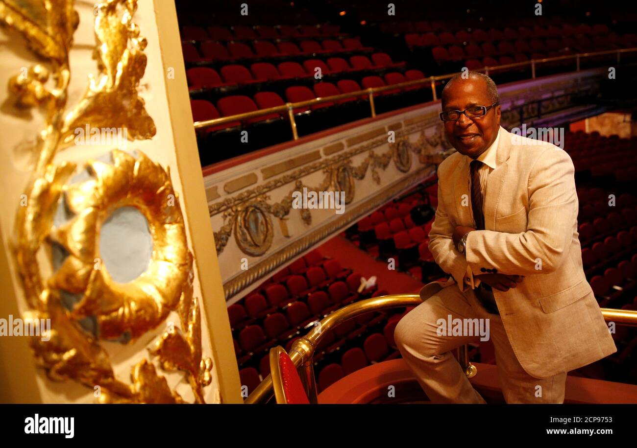 Inside the apollo theater hi-res stock photography and images - Alamy