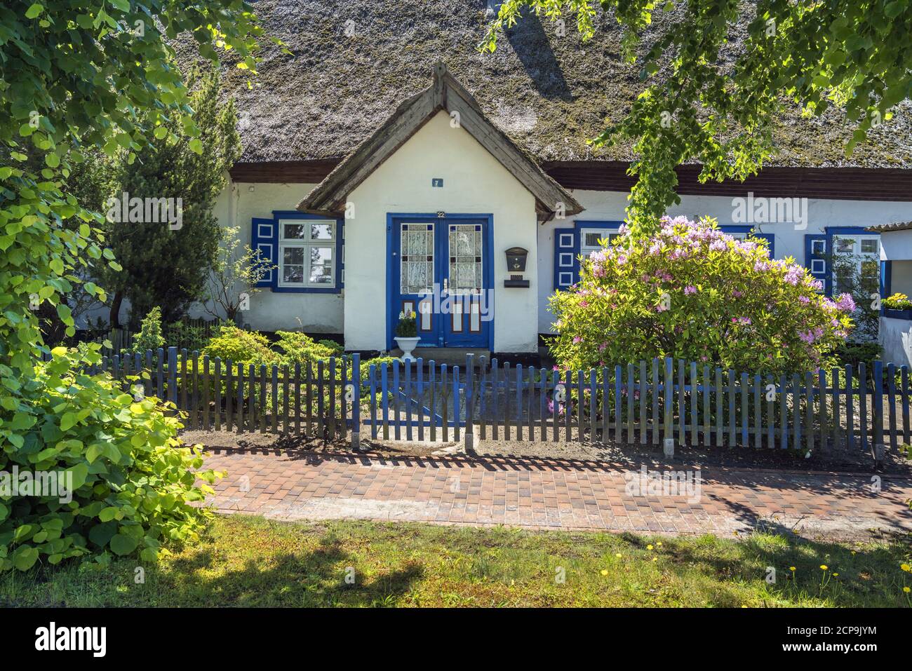 Thatched roof house in Graal-Müritz, Baltic Sea coast, Mecklenburg ...