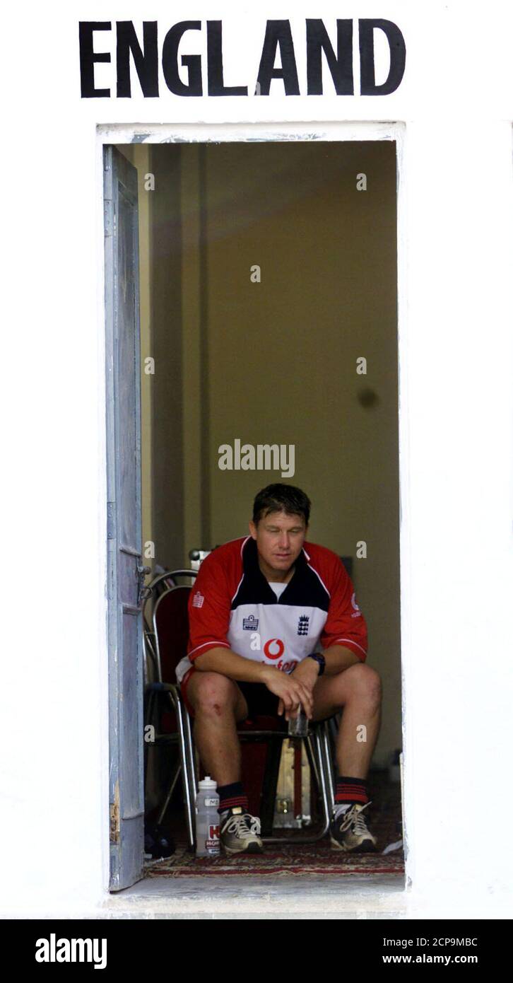 Cricket ball fingers hi-res stock photography and images - Alamy