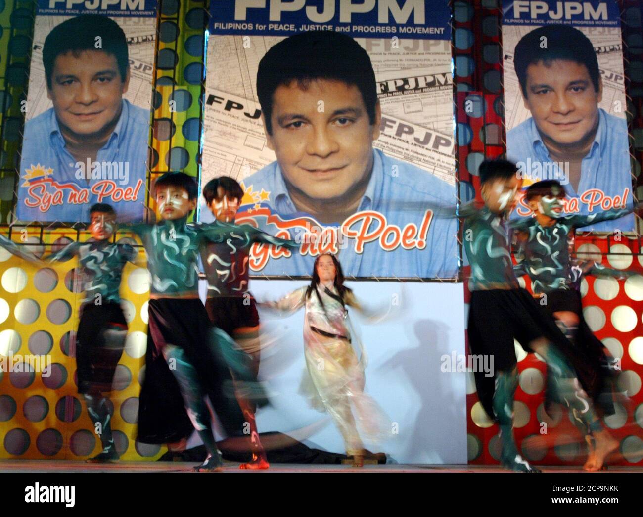 Filipino children dance hi-res stock photography and images - Alamy