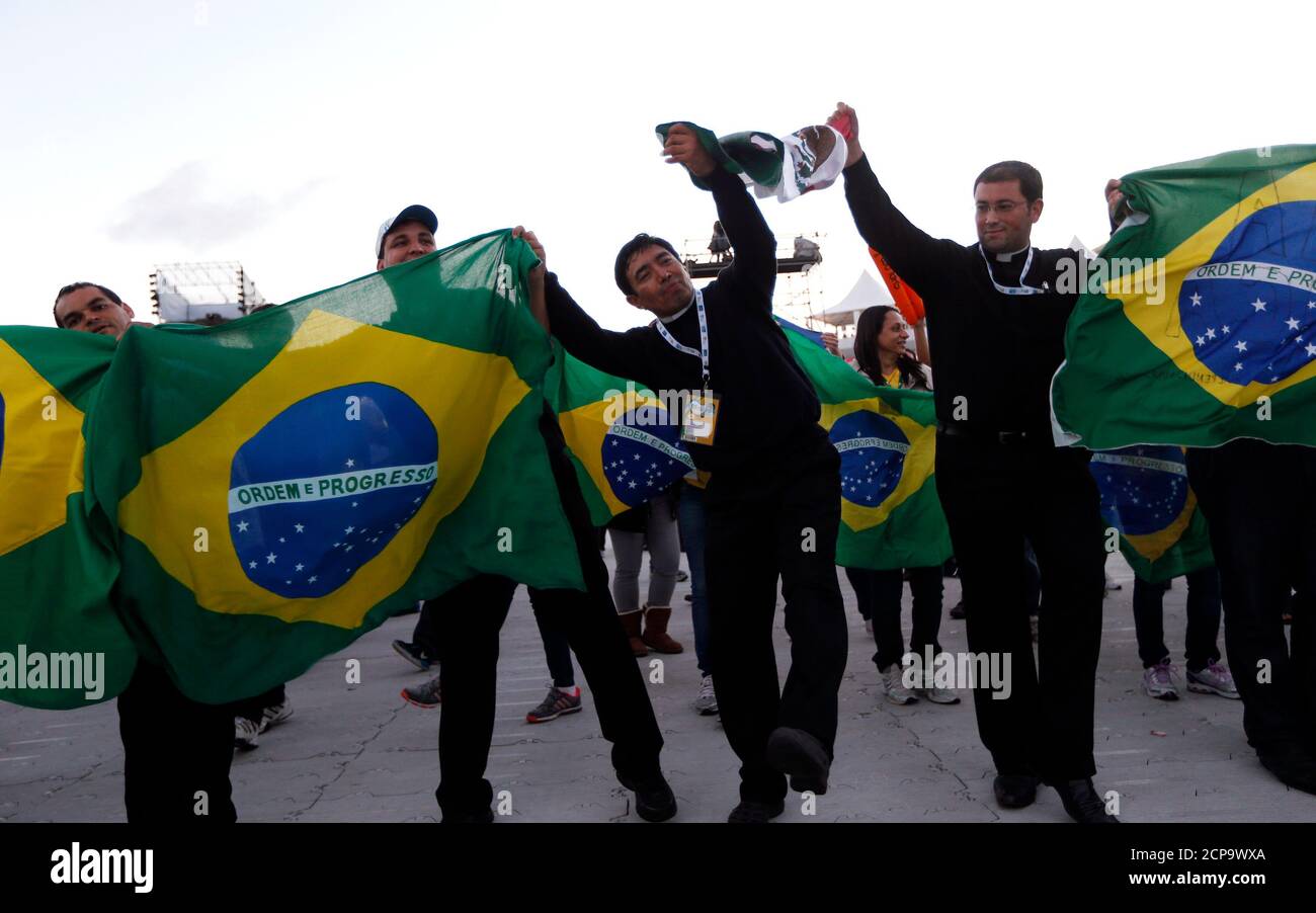 Flags out on beach hi-res stock photography and images - Alamy